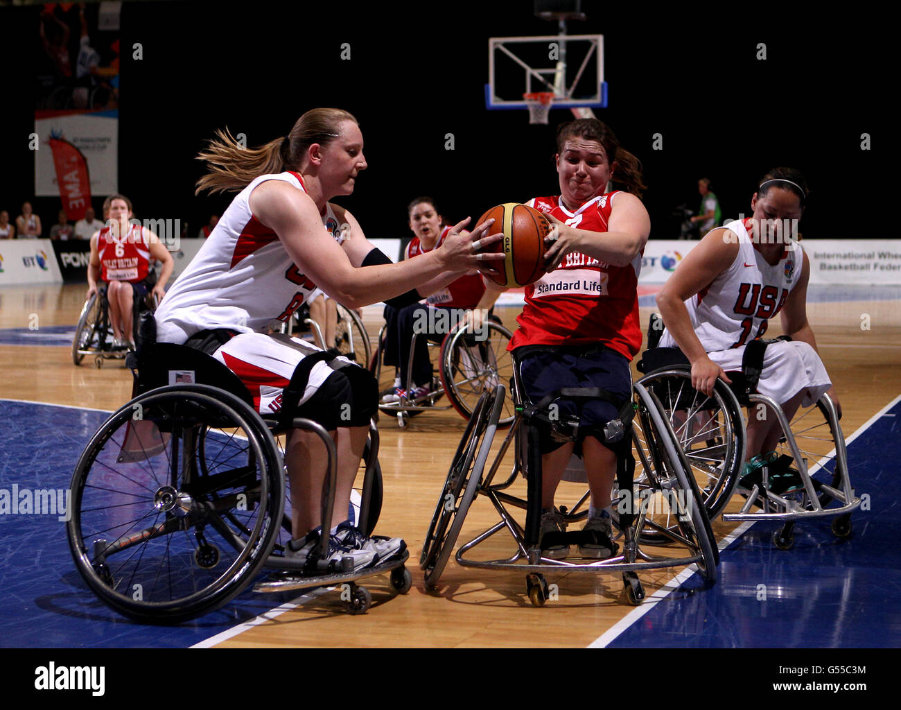 Great Britain's Helen Freeman (right) and USA's Natalie Schneider ...