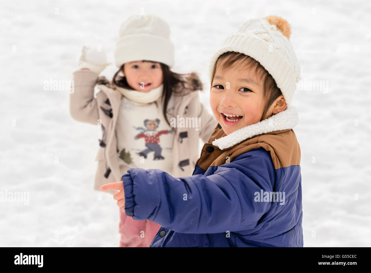 Kids playing in the snow Stock Photo - Alamy