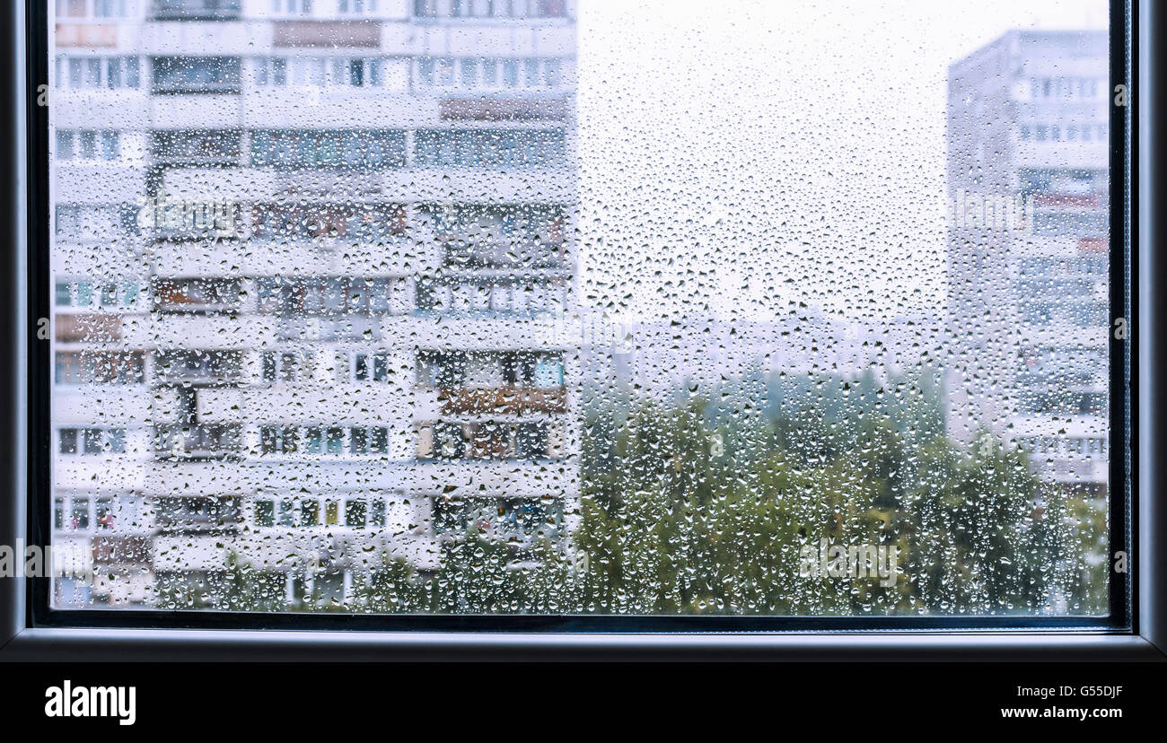 Rainy city view hi-res stock photography and images - Alamy