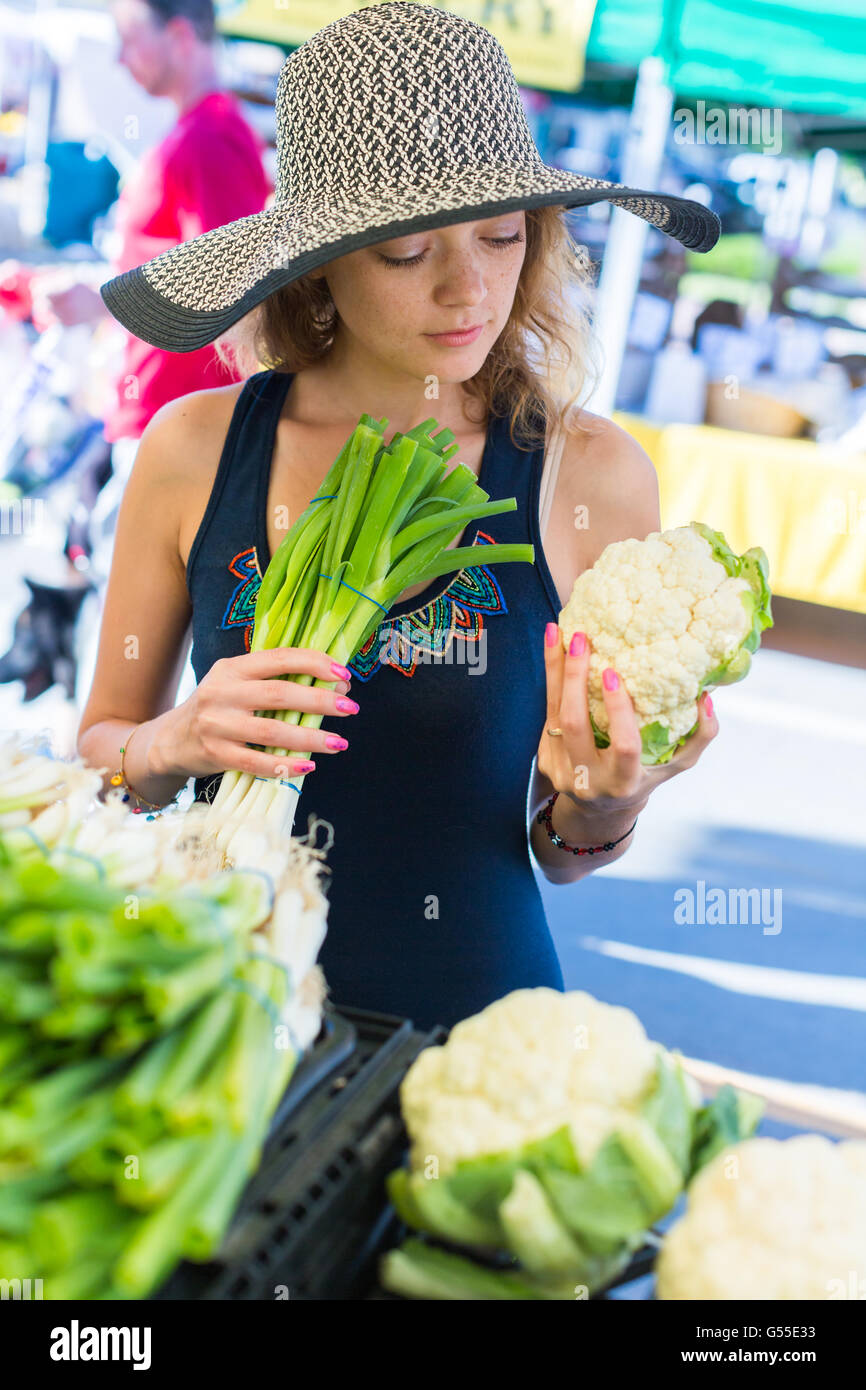 Young woman shopping at the local Farmers market Stock Photo - Alamy