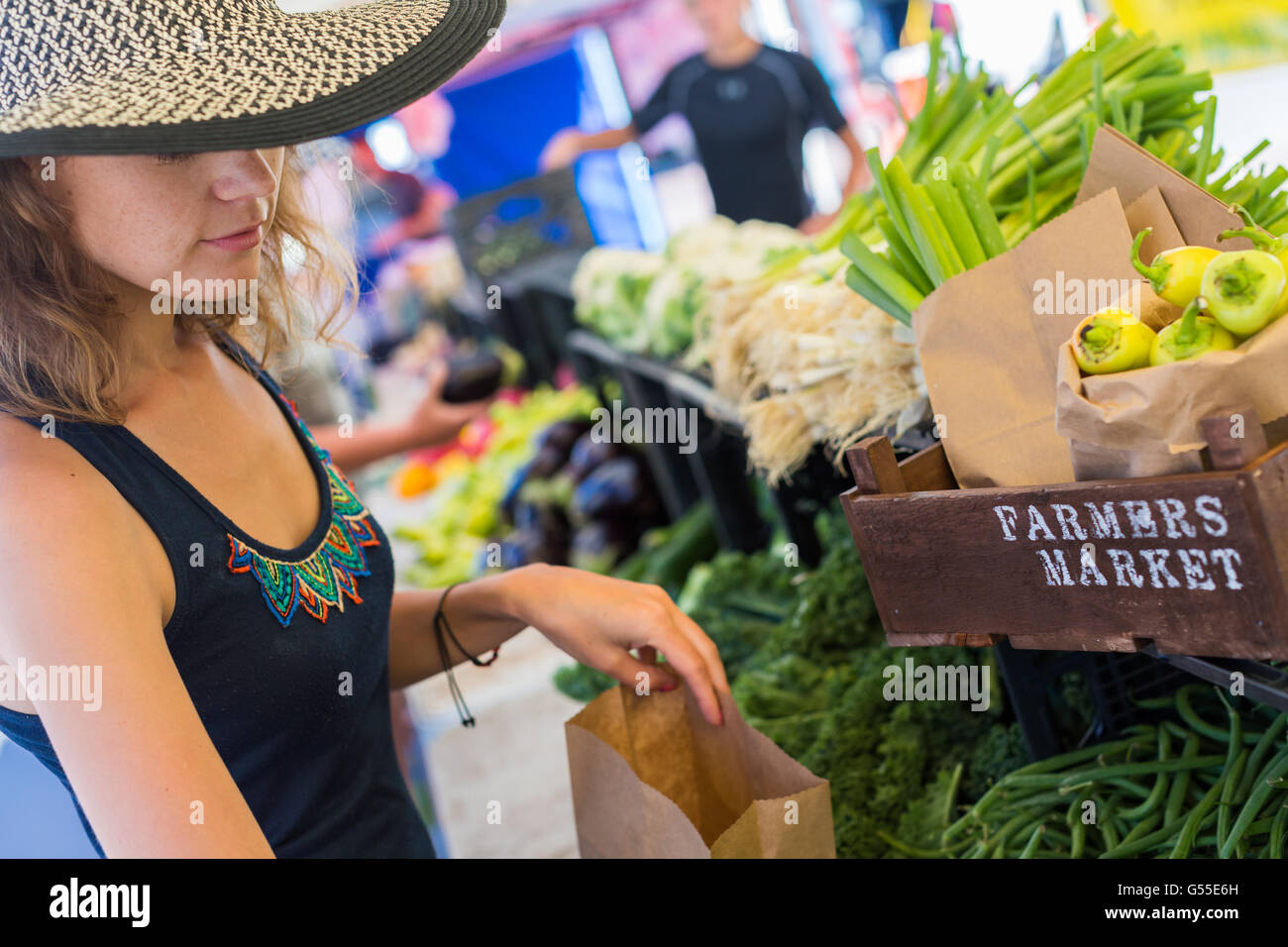 Young woman shopping at the local Farmers market Stock Photo - Alamy