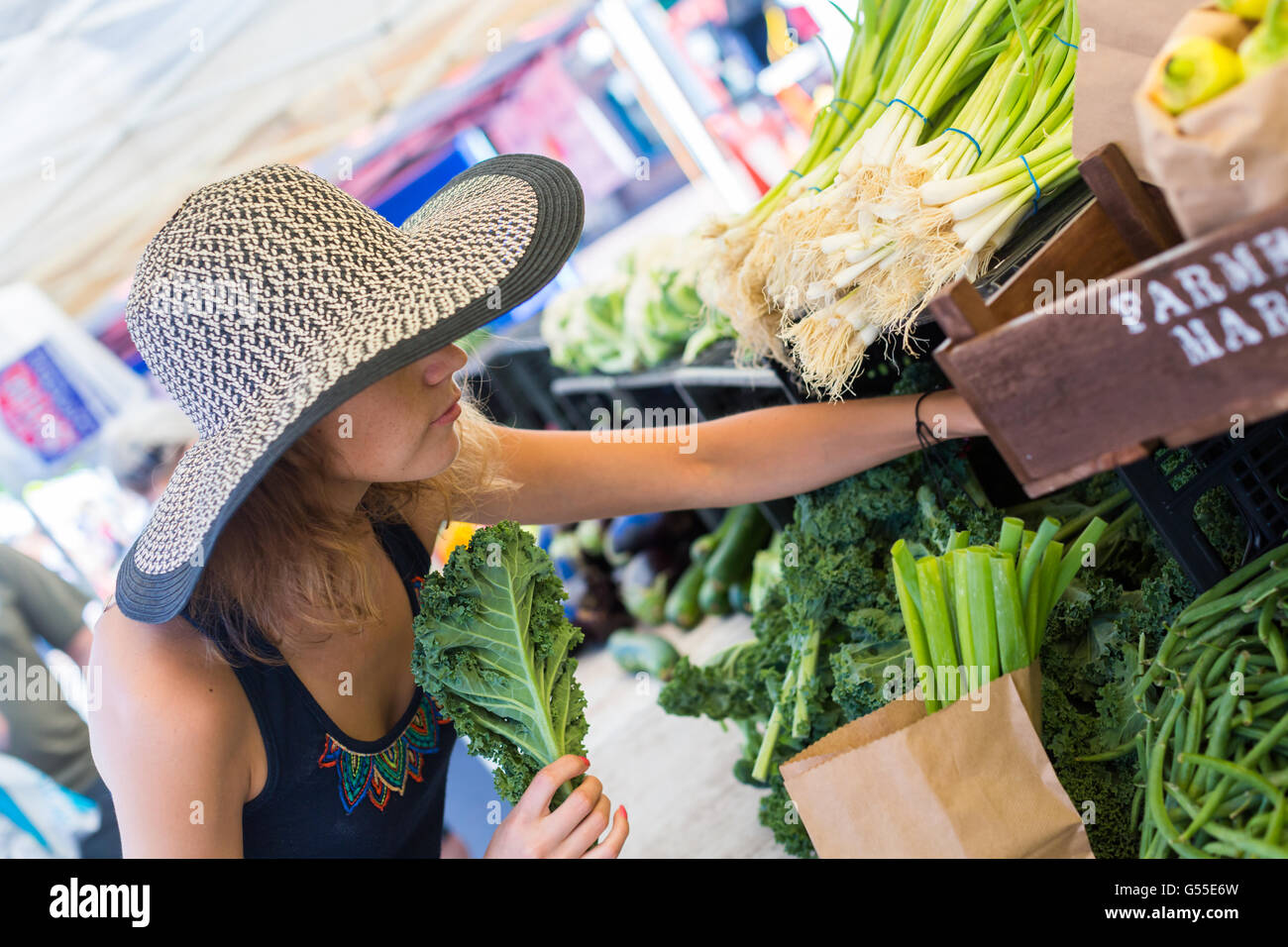 Young woman shopping at the local Farmers market Stock Photo - Alamy