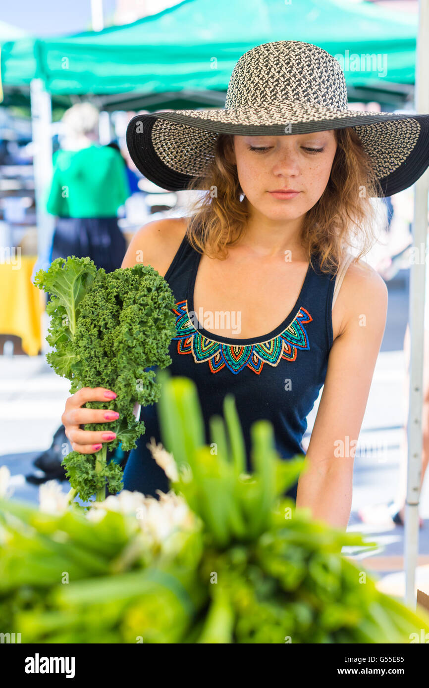 Young woman shopping at the local Farmers market Stock Photo - Alamy