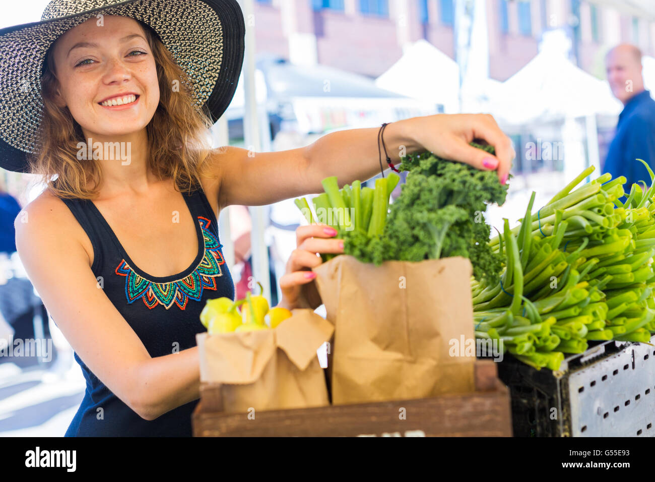 Young woman shopping at the local Farmers market Stock Photo - Alamy