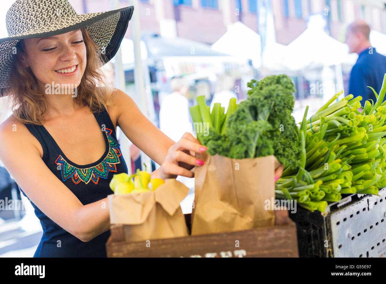 Young woman shopping at the local Farmers market Stock Photo - Alamy