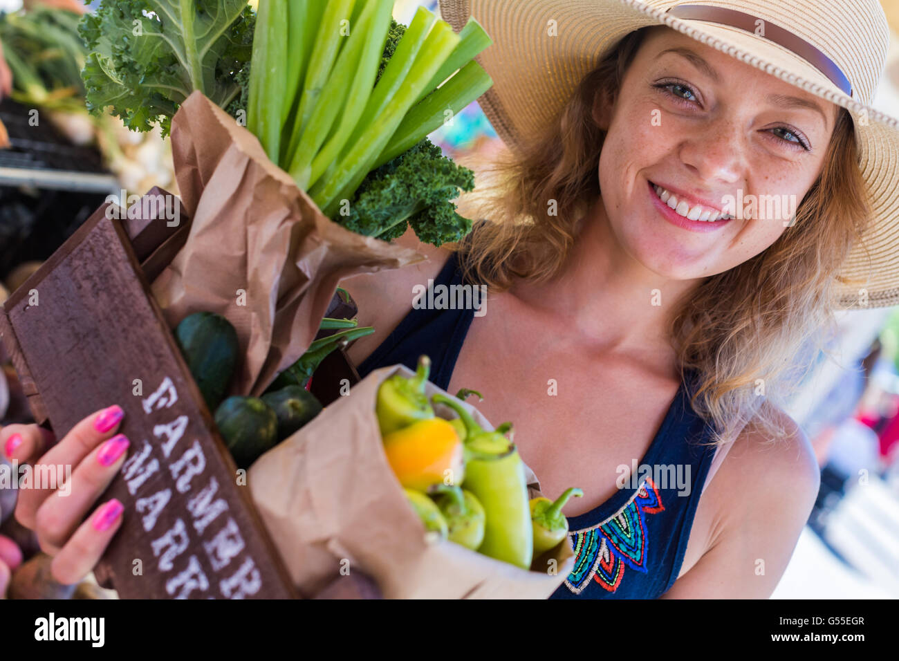Young woman shopping at the local Farmers market Stock Photo - Alamy
