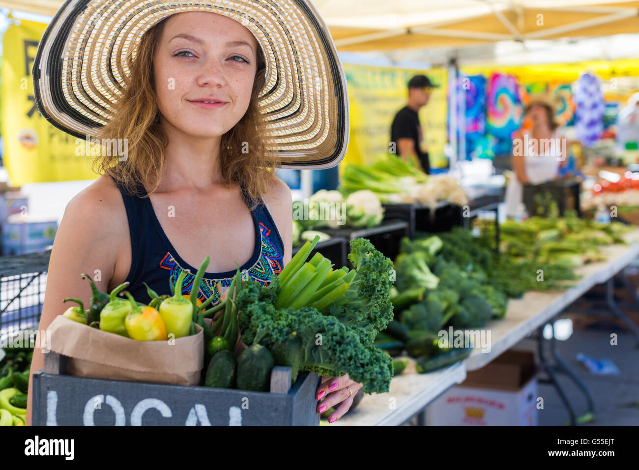 Young woman shopping at the local Farmers market Stock Photo - Alamy