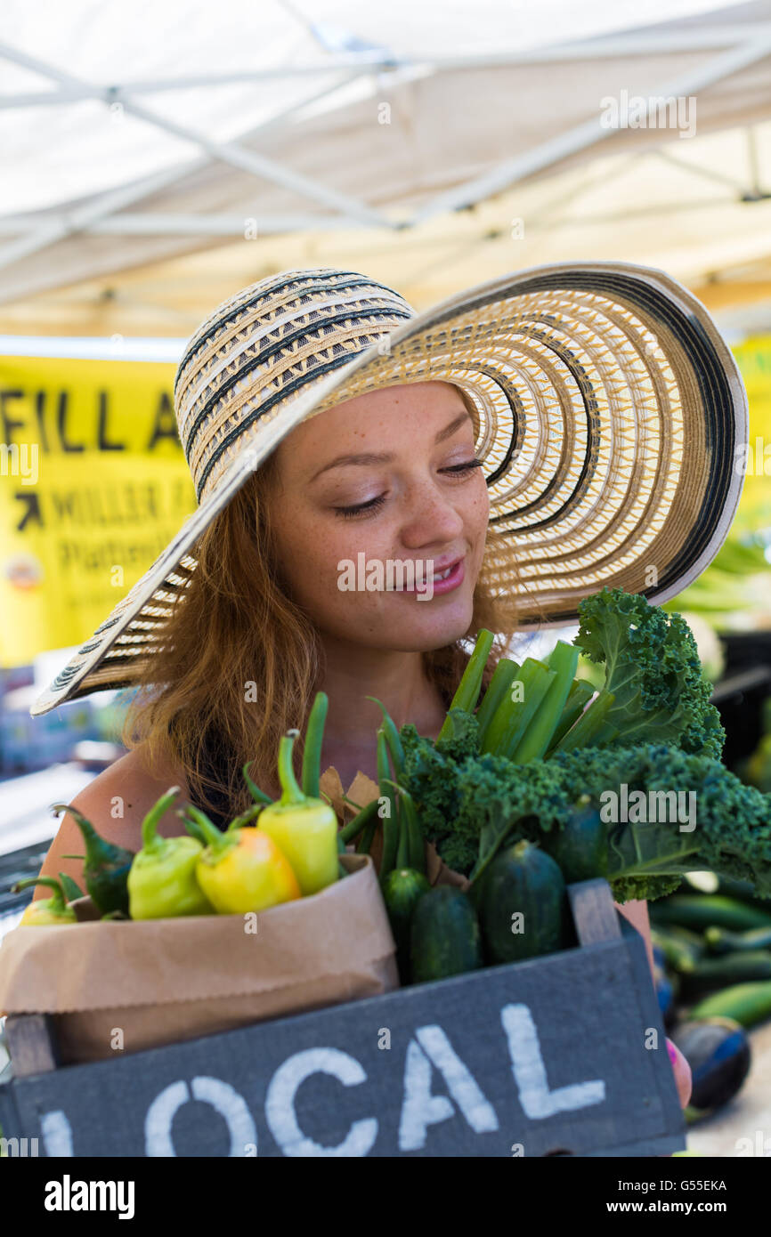 Young woman shopping at the local Farmers market Stock Photo - Alamy