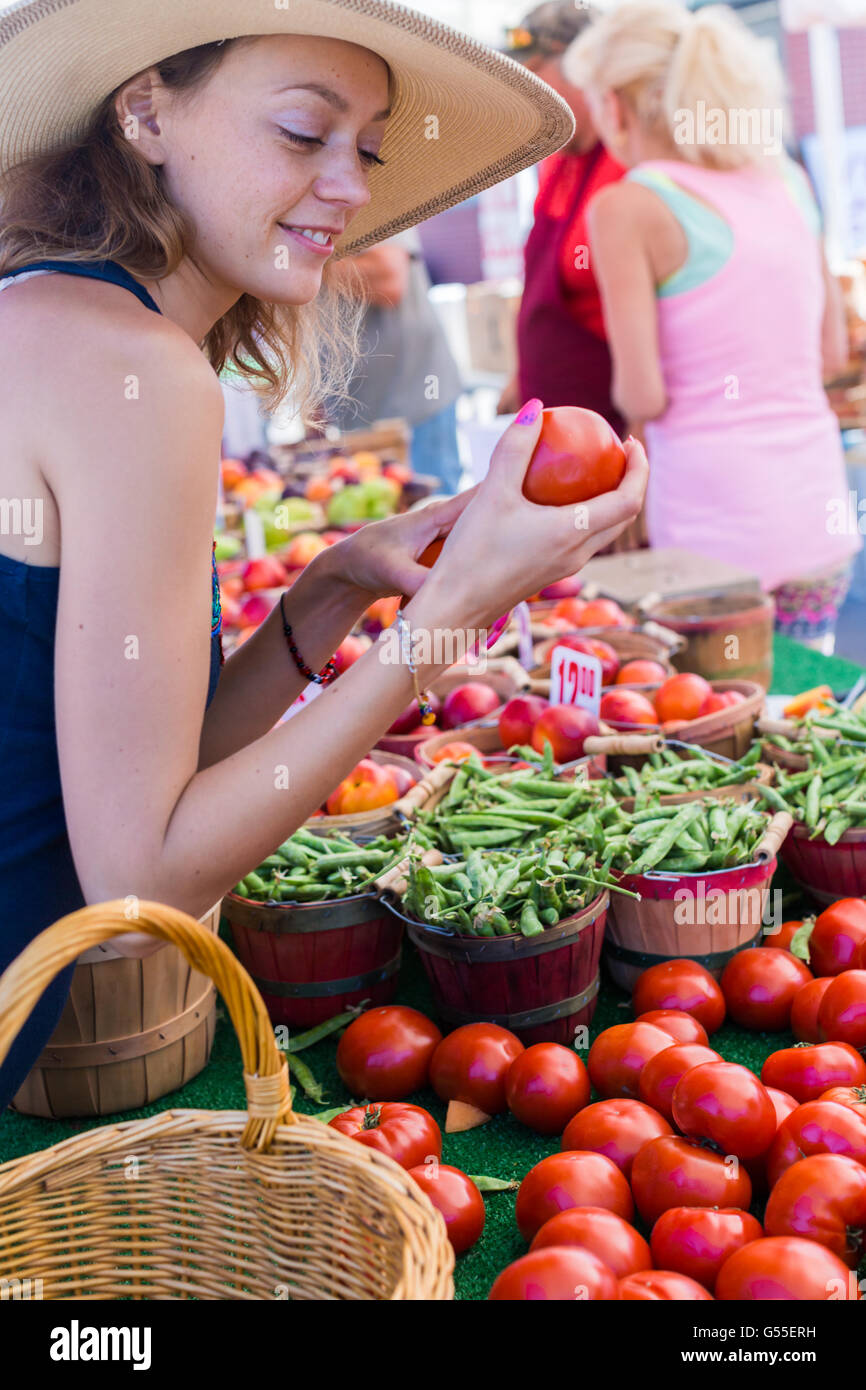 Young woman shopping at the local Farmers market Stock Photo - Alamy