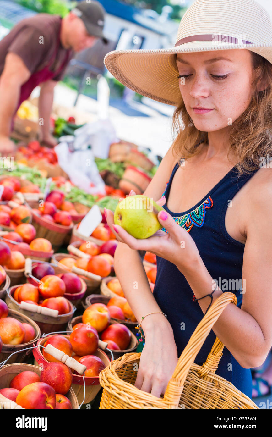 Young woman shopping at the local Farmers market Stock Photo - Alamy