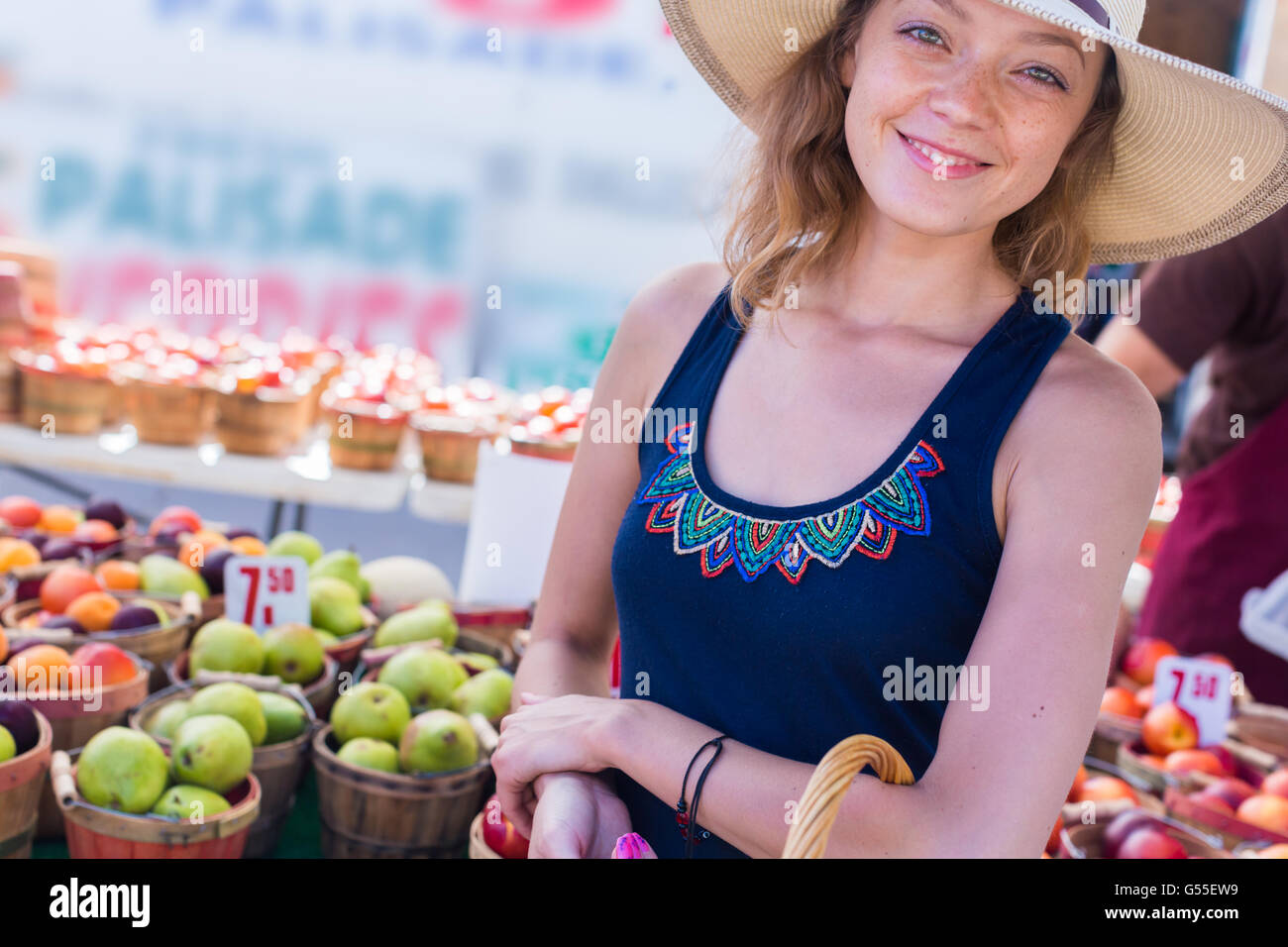 Young woman shopping at the local Farmers market Stock Photo - Alamy