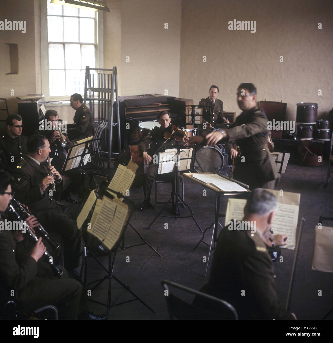 Practising at wellington barracks hi-res stock photography and images ...