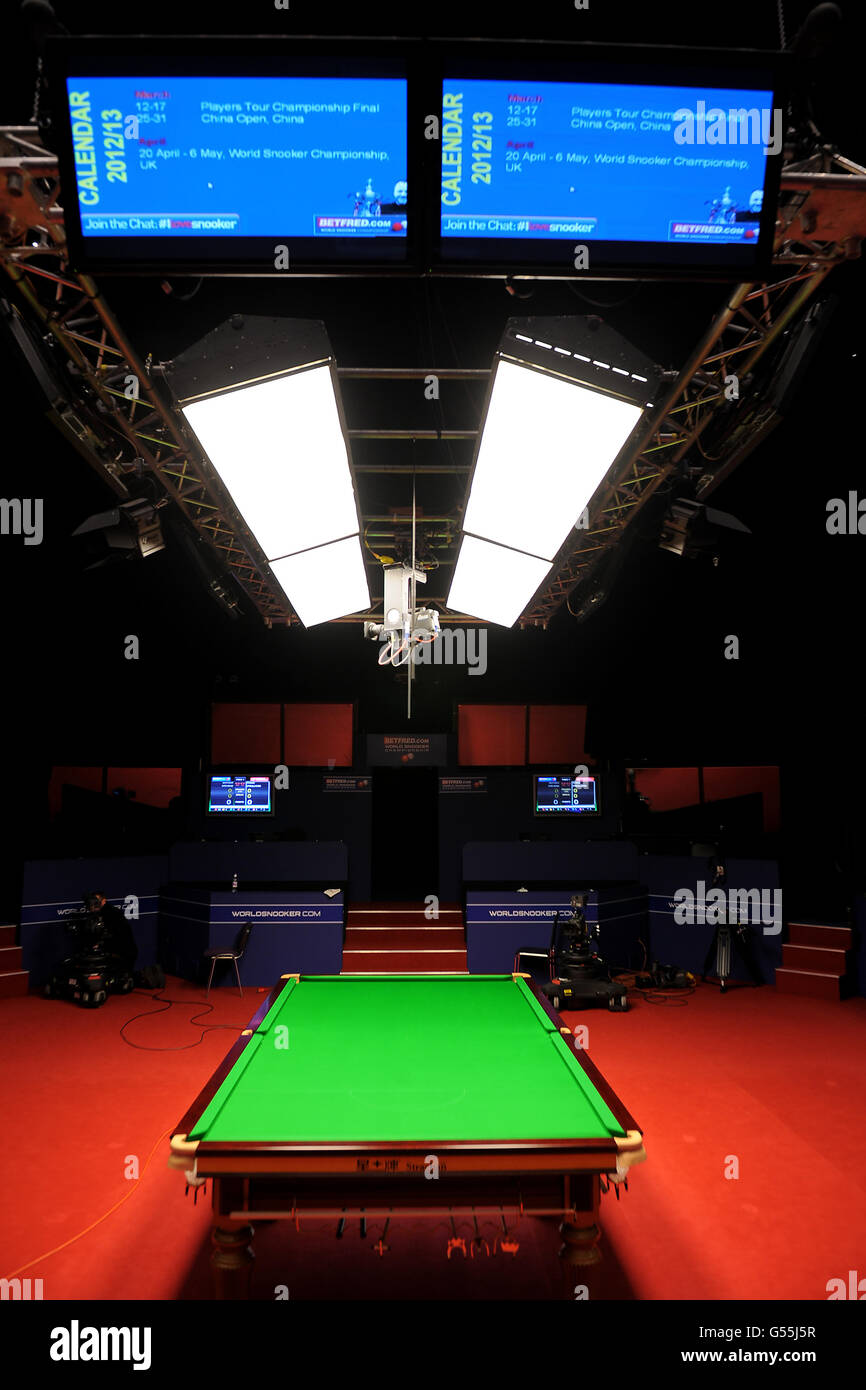 Empty snooker table gv general view ampics hi-res stock photography and ...