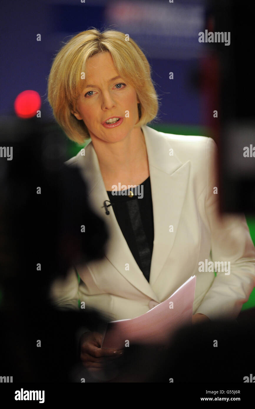 Hazel irvine snooker hi-res stock photography and images - Alamy