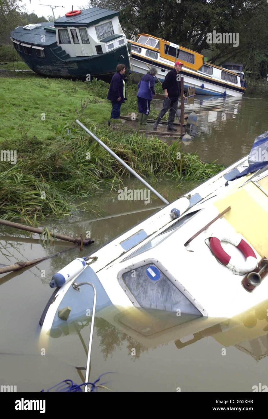 Floods river boats wrecked beached sunk disaster hi-res stock ...