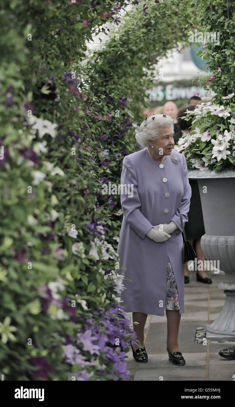 Queen Elizabeth II visits the Chelsea Flower Show in London Stock Photo ...