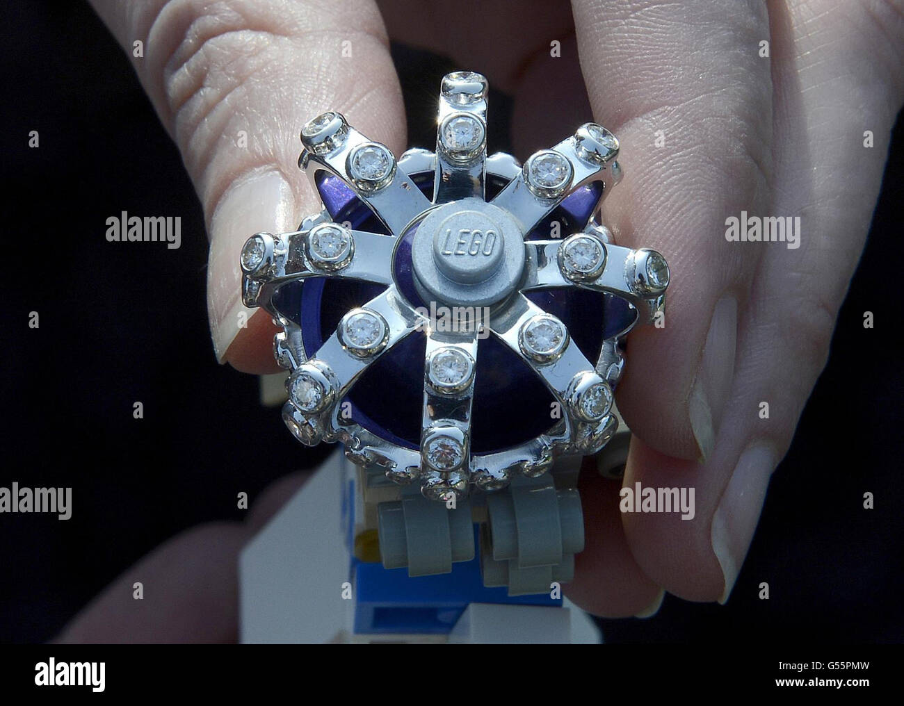 A new 10cm high LEGO model of Queen Elizabeth II complete with a real ...