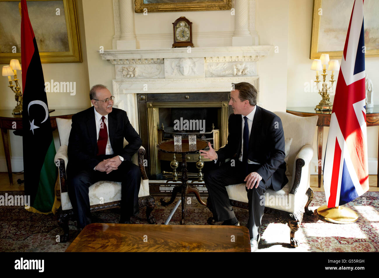 Prime Minister David Cameron speaks with Libya's Prime Minister ...