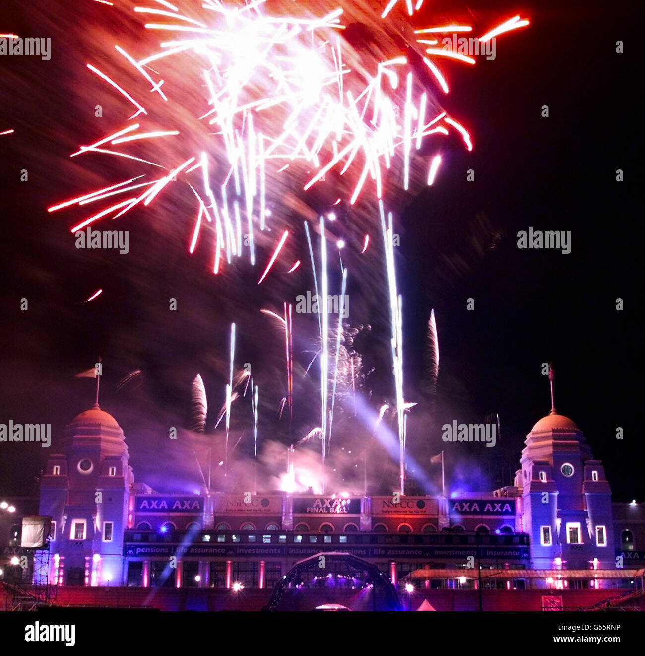 The twin towers wembley stadium night hi-res stock photography and ...