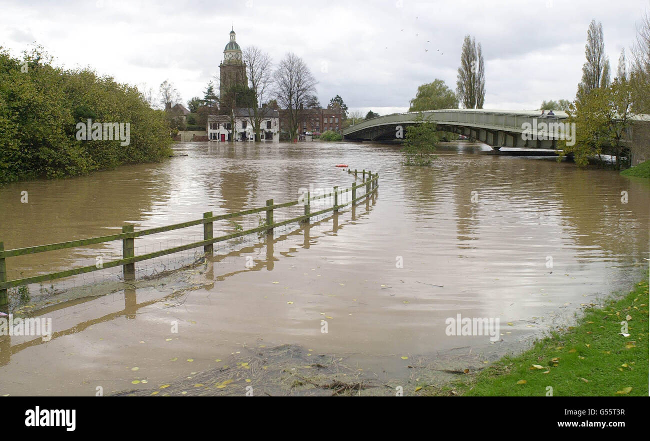 The overflowing River Severn at Upton upon Severn. Environment Agency ...