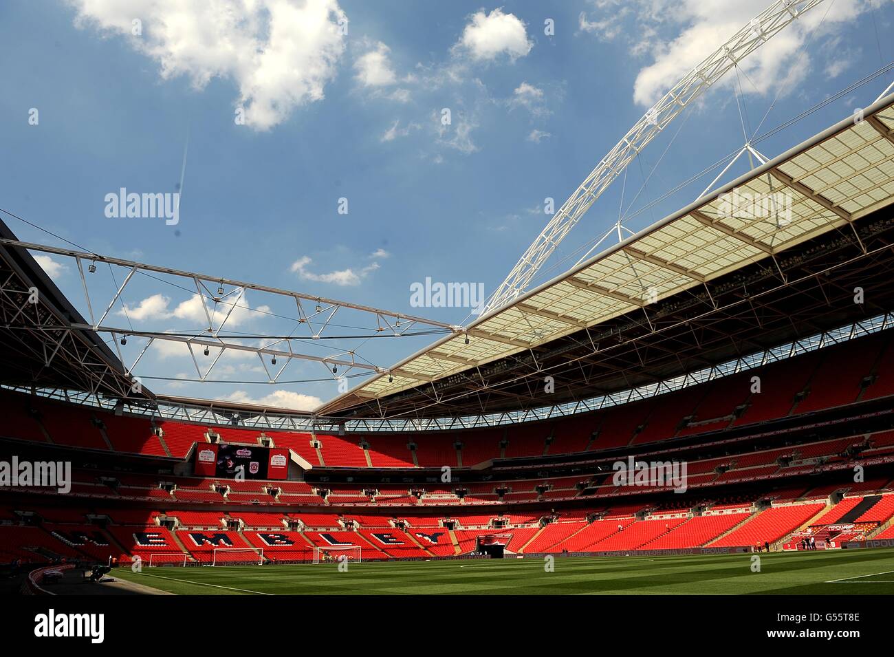 Stadium roof open hi-res stock photography and images - Alamy