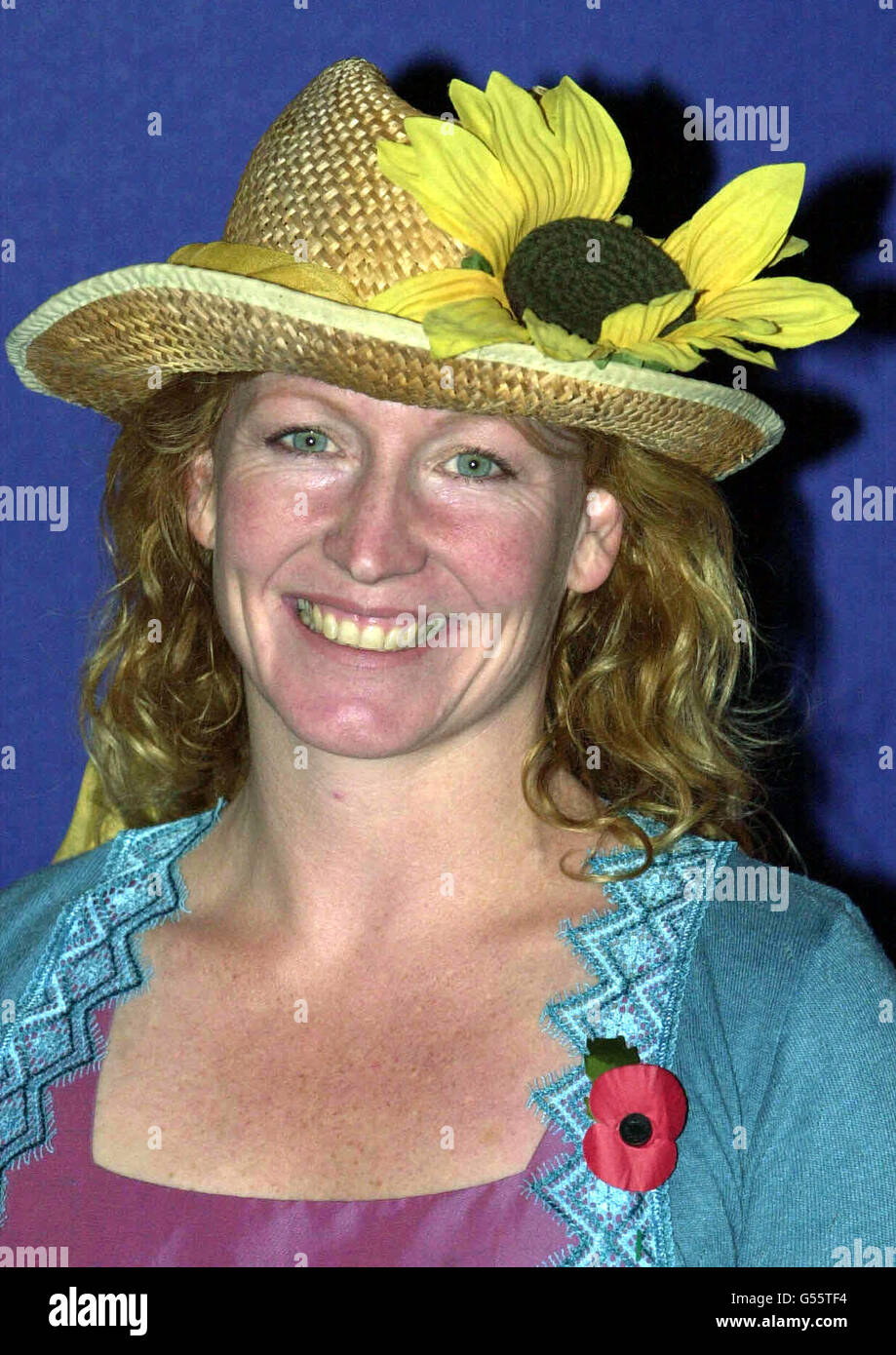 Charlie dimmock hi-res stock photography and images - Alamy