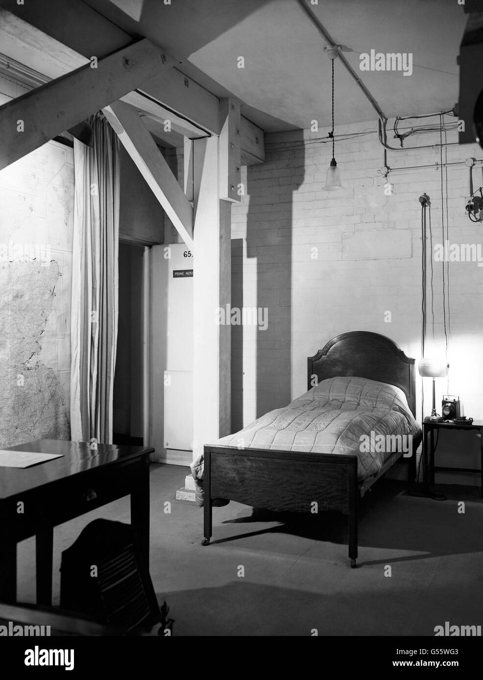 War buildings hi-res stock photography and images - Alamy