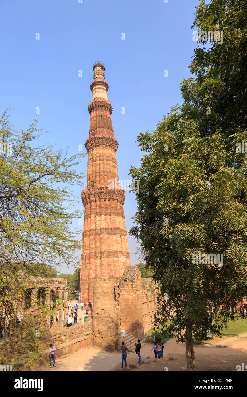 Qutb Minar Minaret and Qutb Complex, Delhi, India Stock Photo - Alamy