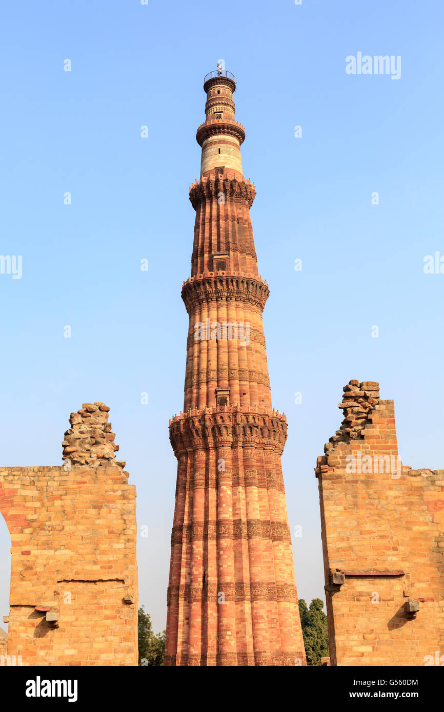 Qutb Minar Minaret and Qutb Complex, Delhi, India Stock Photo - Alamy