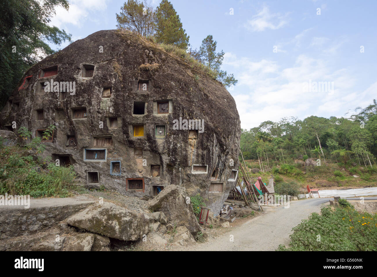 Indonesia, Sulawesi Selatan, Toraja Utara, rock tombs, death cult Stock ...