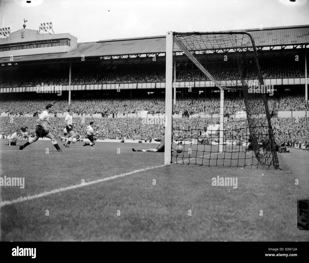 Right sides Black and White Stock Photos & Images - Alamy