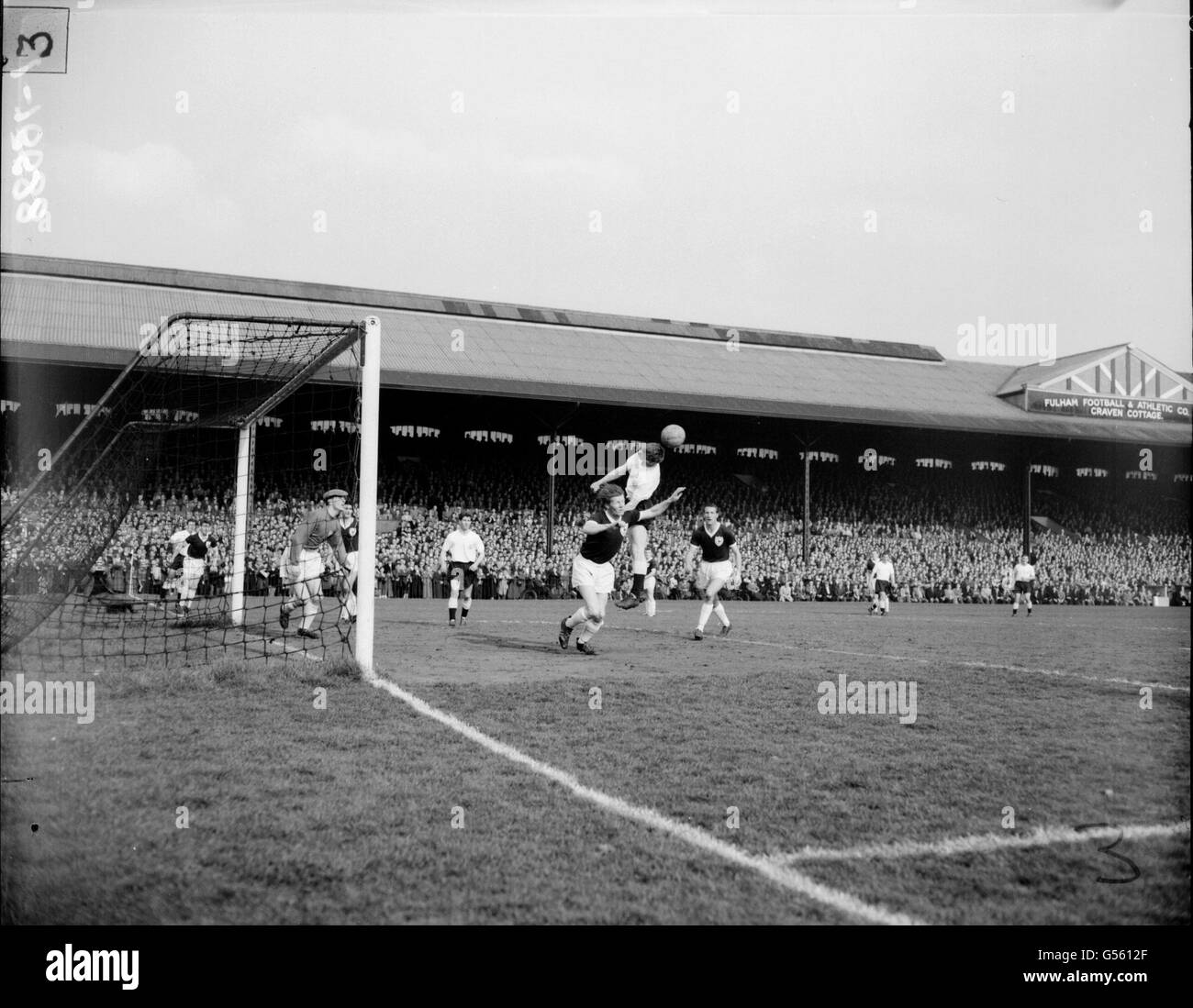 Fulham v spurs hi-res stock photography and images - Alamy
