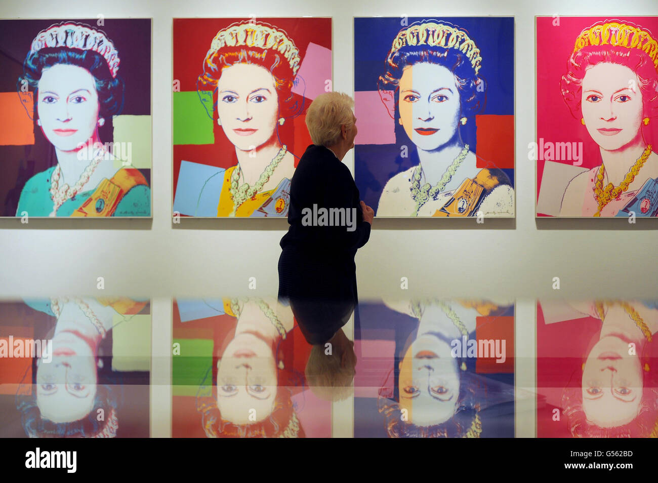 Portrait queen elizabeth ii 1985 hi-res stock photography and images ...