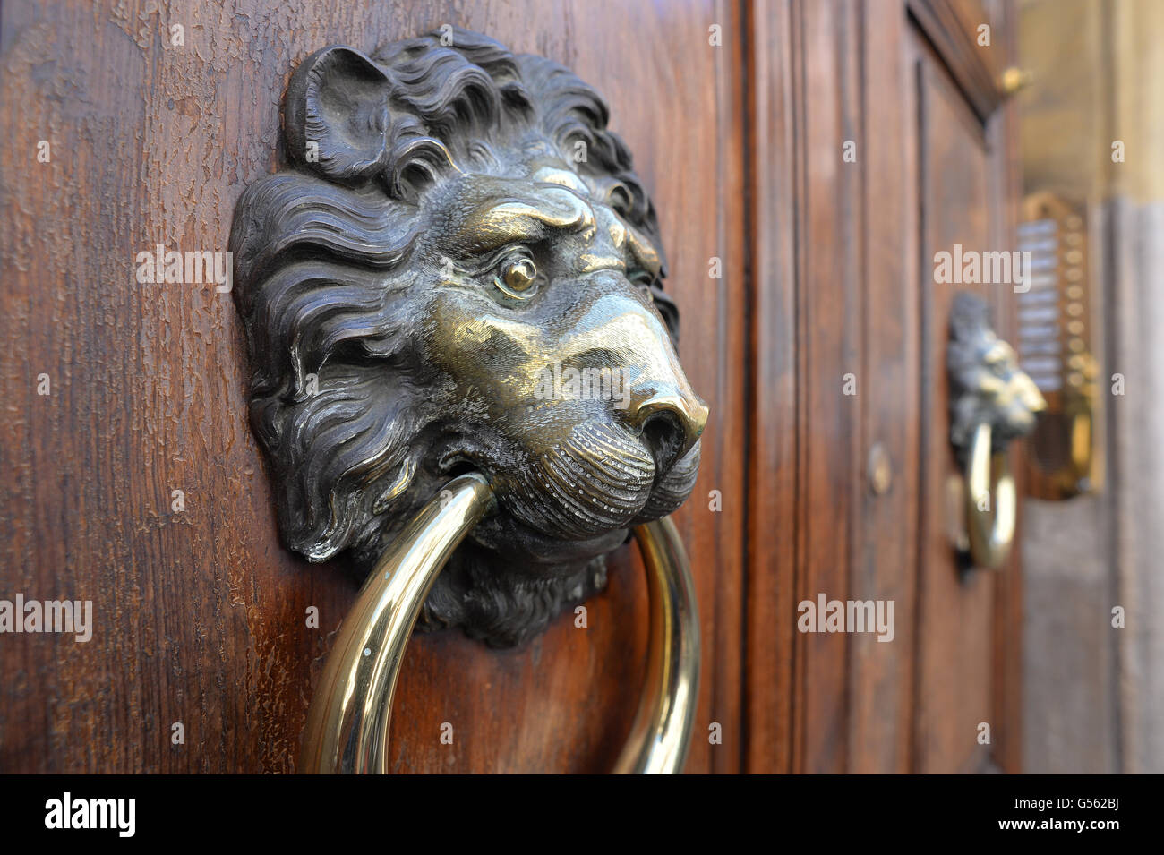 Ancient roman bronze ring hi-res stock photography and images - Alamy