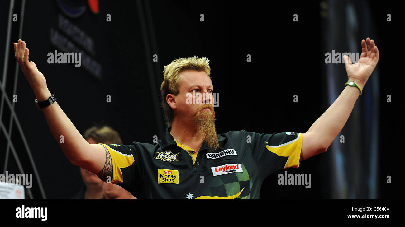 Darts - McCoy's Premier League Darts - O2 Arena Stock Photo - Alamy