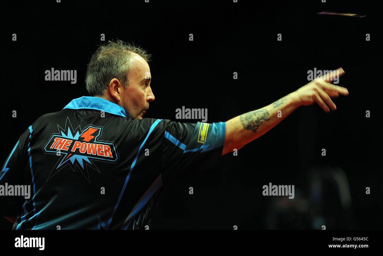 Darts - McCoy's Premier League Darts - O2 Arena Stock Photo - Alamy