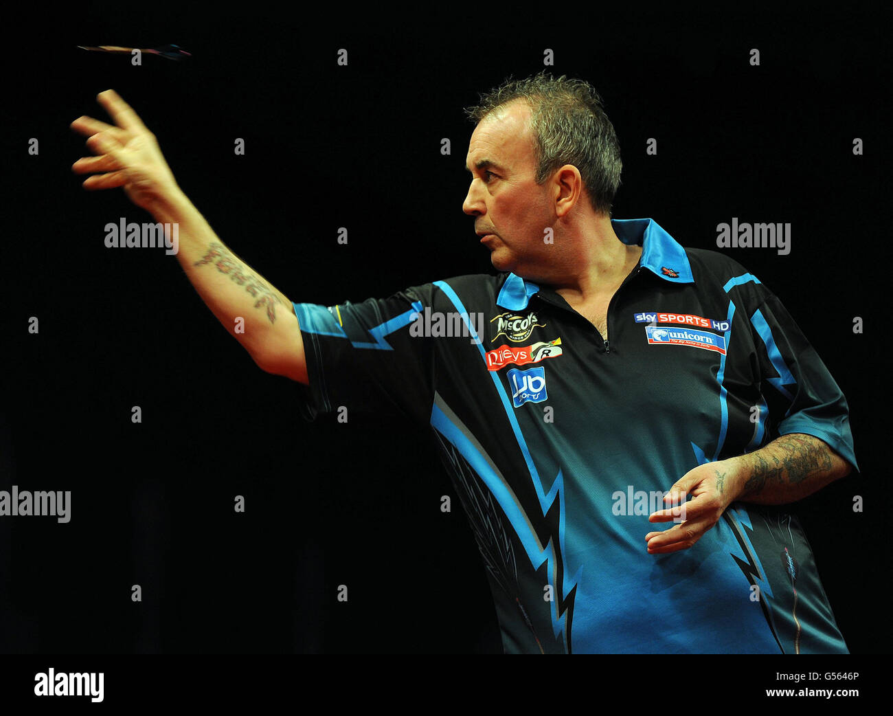 Darts - McCoy's Premier League Darts - O2 Arena Stock Photo - Alamy