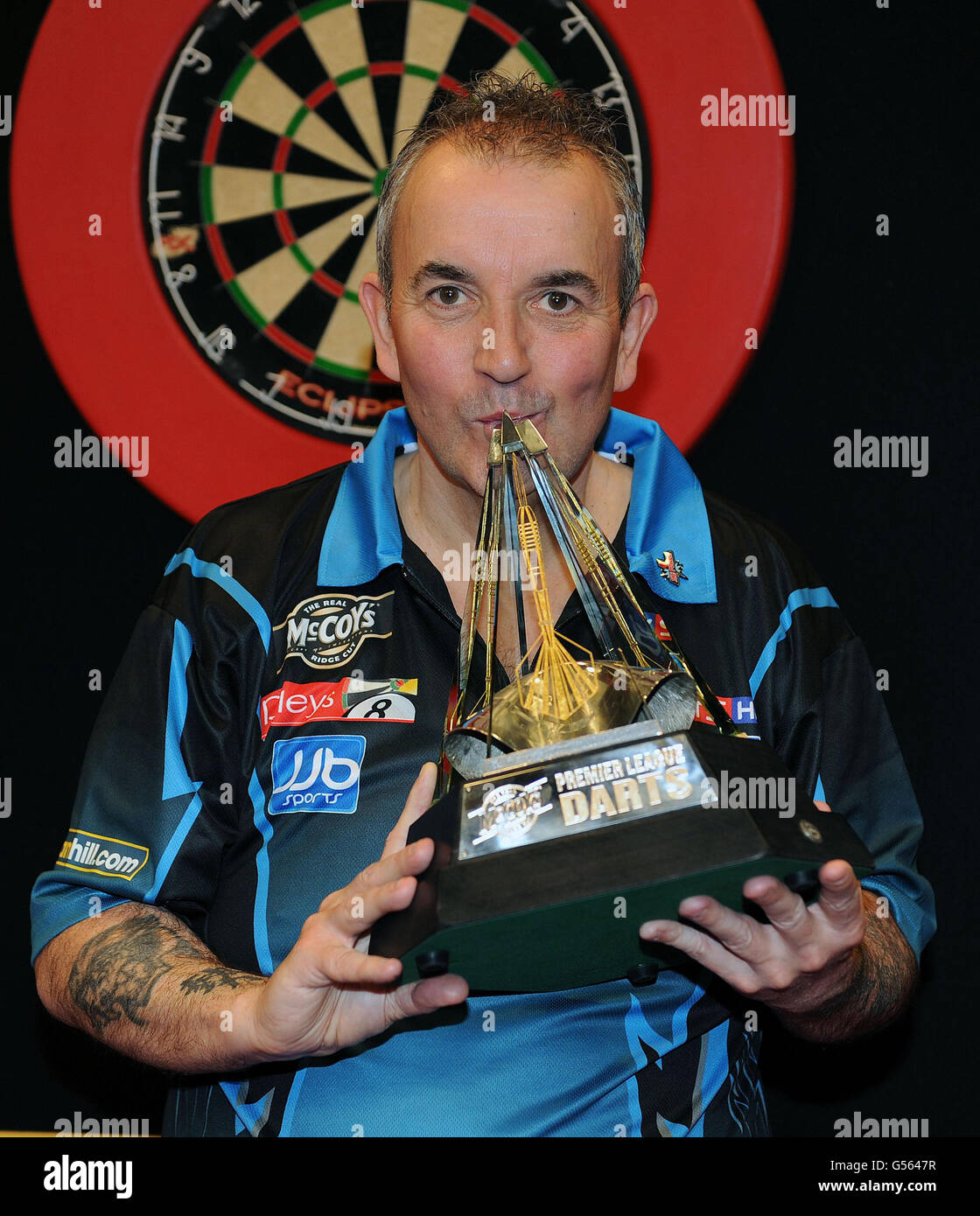 Darts - McCoy's Premier League Darts - O2 Arena Stock Photo - Alamy