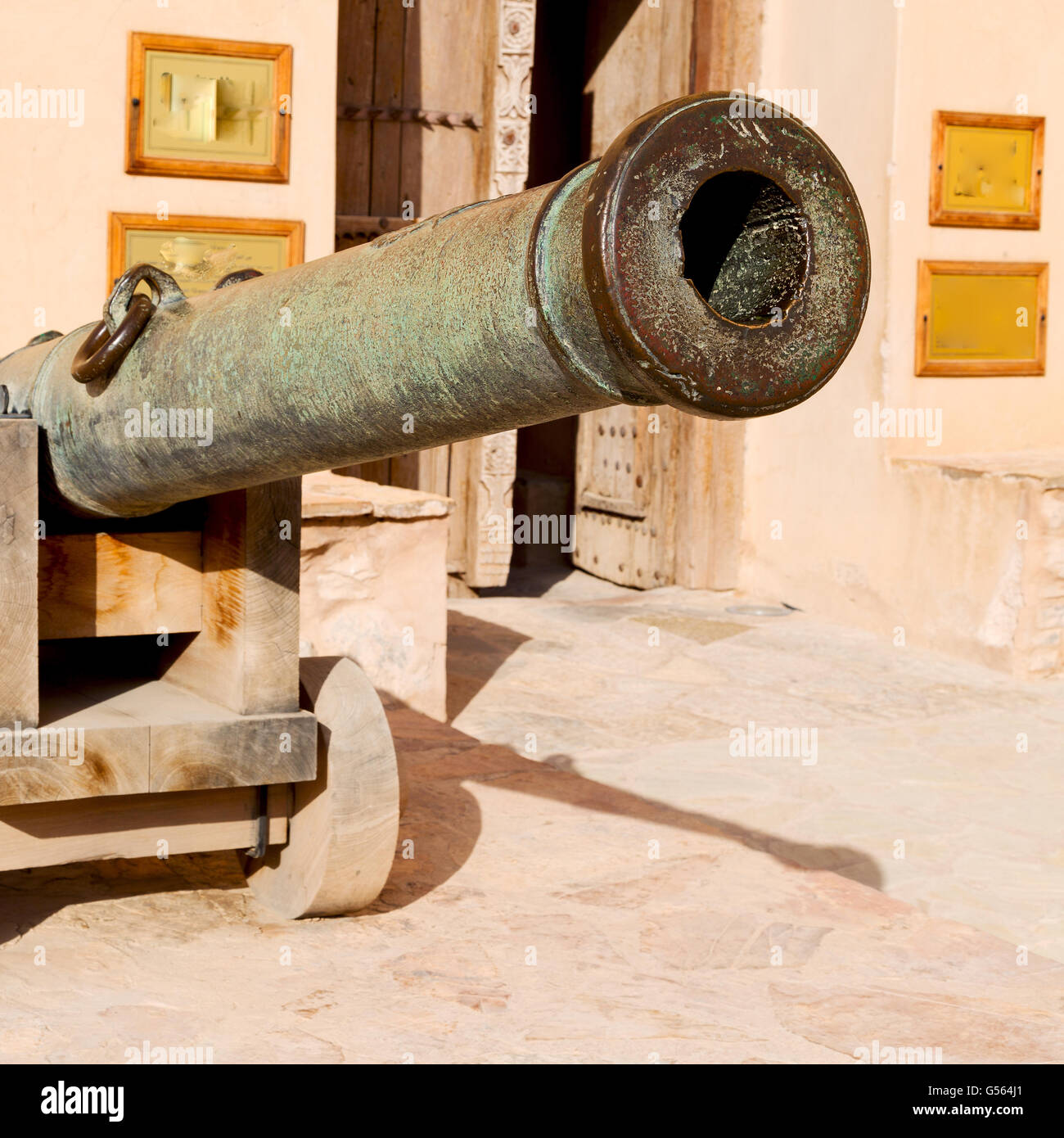 castle and cannon near the wall in oman muscat the old Stock Photo - Alamy