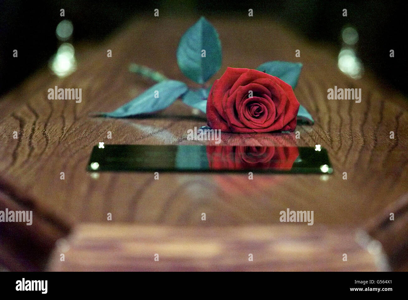 Dewar funeral flower hi-res stock photography and images - Alamy