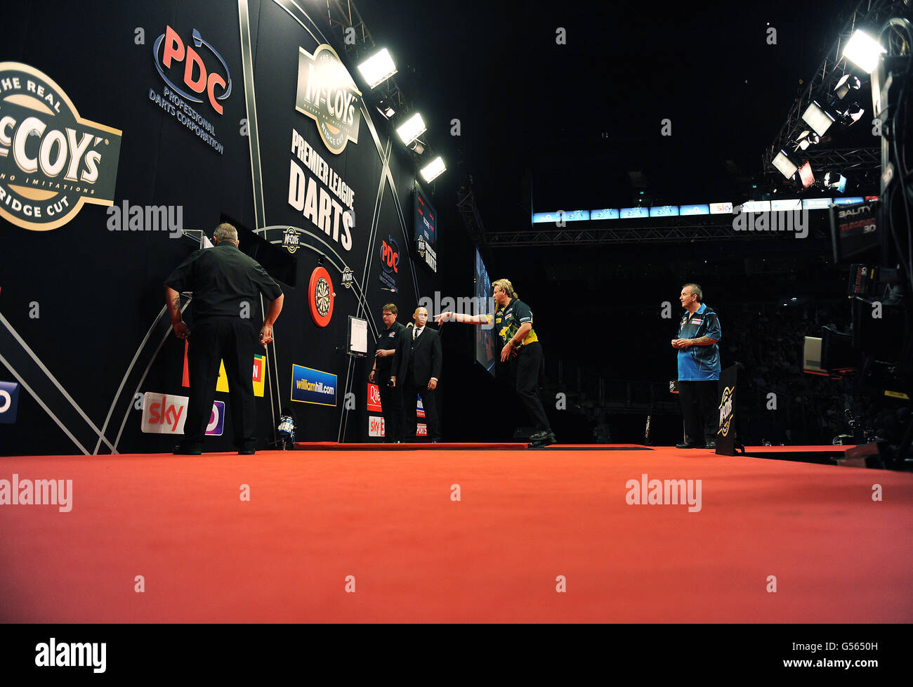 Darts - McCoy's Premier League Darts - O2 Arena Stock Photo - Alamy