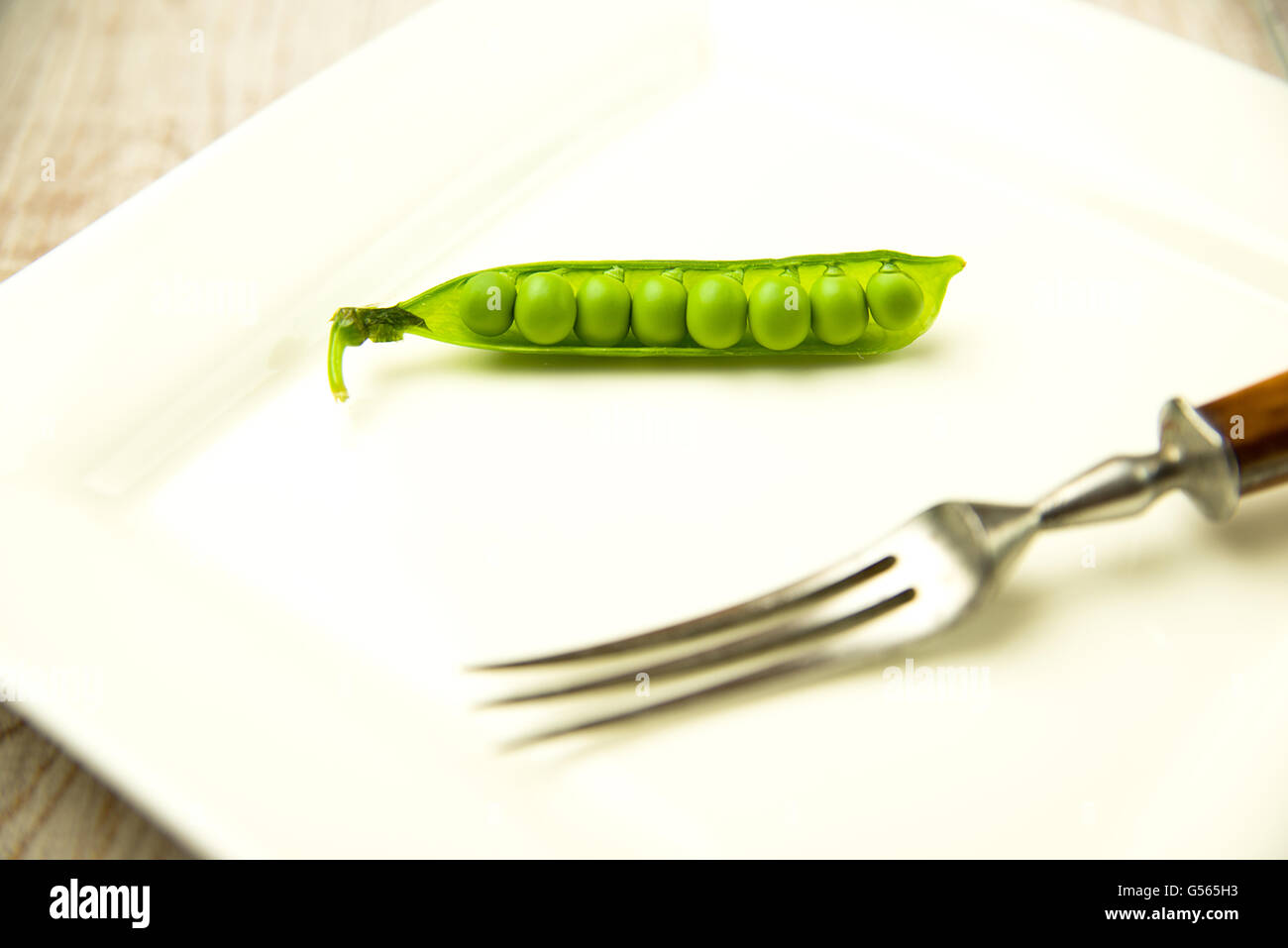 Green plate and fork hi-res stock photography and images - Alamy