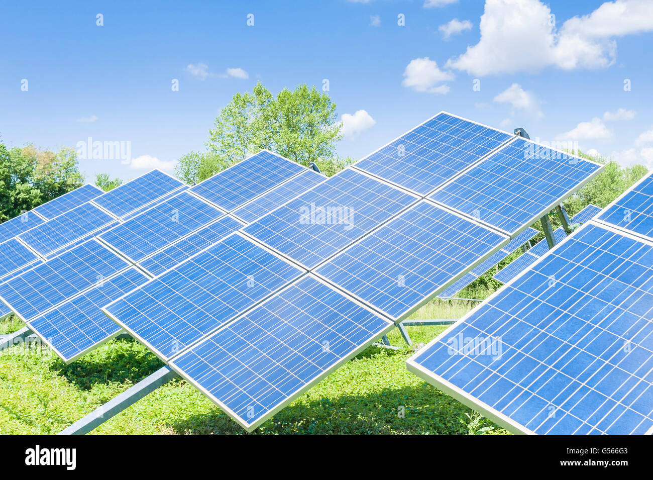 Solar panels on meadow hi-res stock photography and images - Alamy