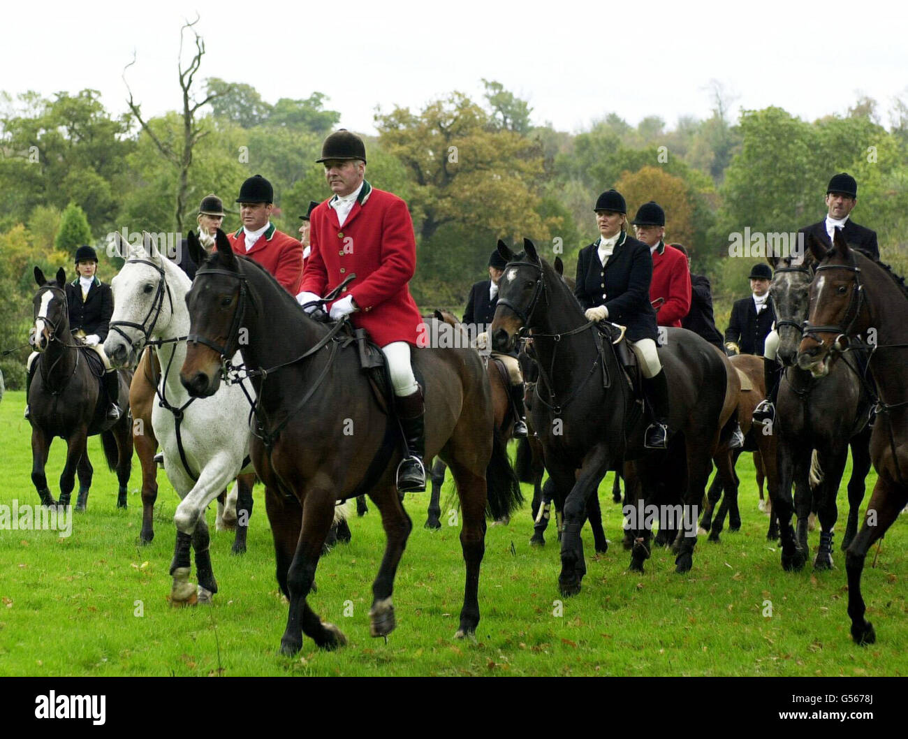 The old surrey burstow west kent hunt in chiddingstone hi-res stock ...
