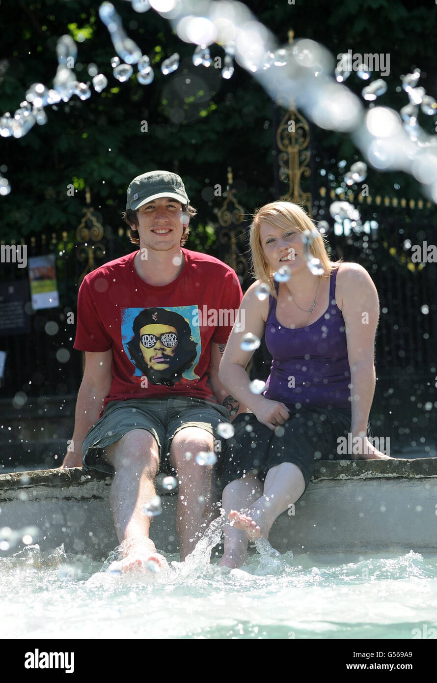 Scott Canham and Sarah Richardson cool off by the water fountain in ...