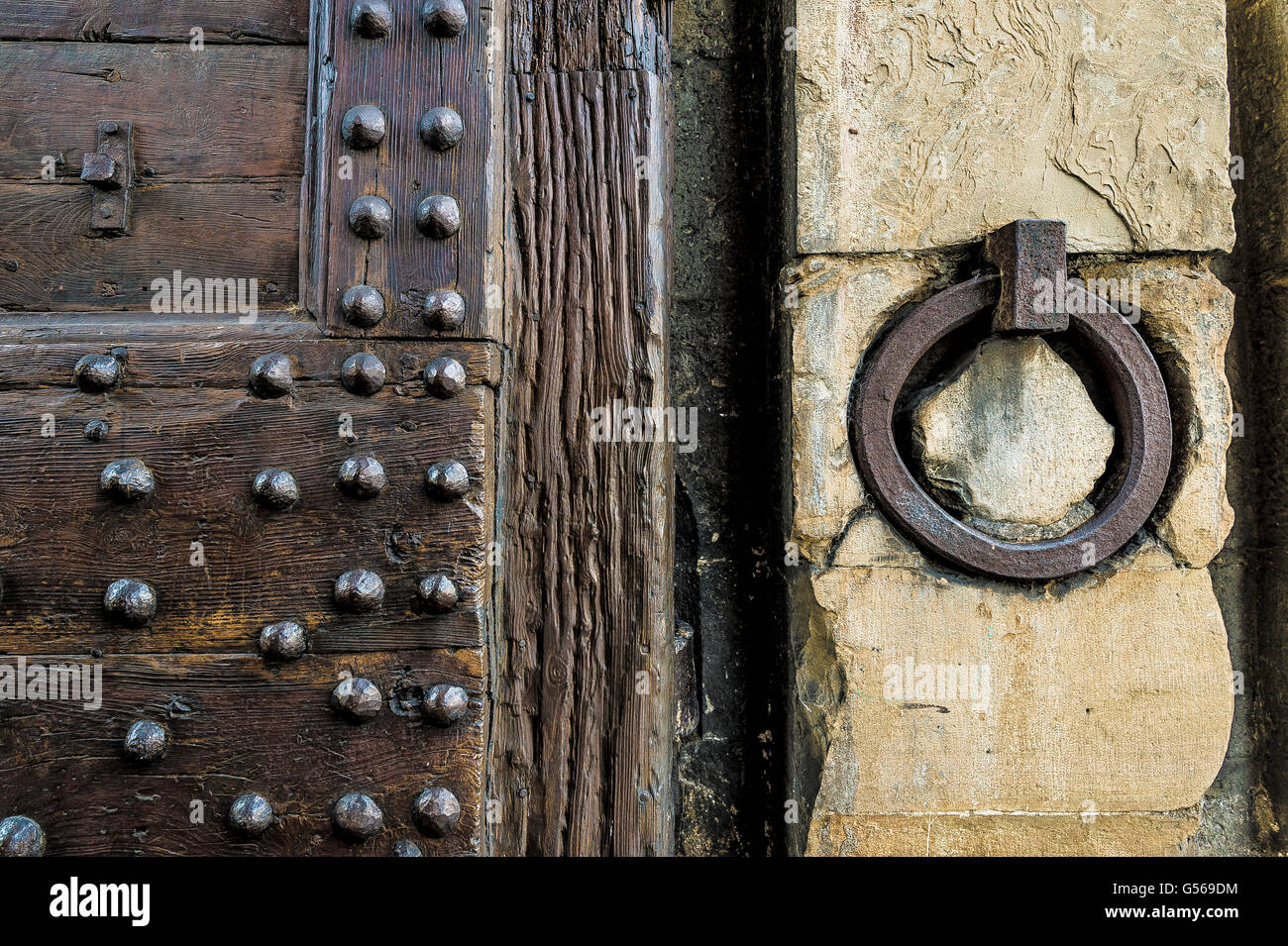 Medieval gates and hitching ring Stock Photo - Alamy