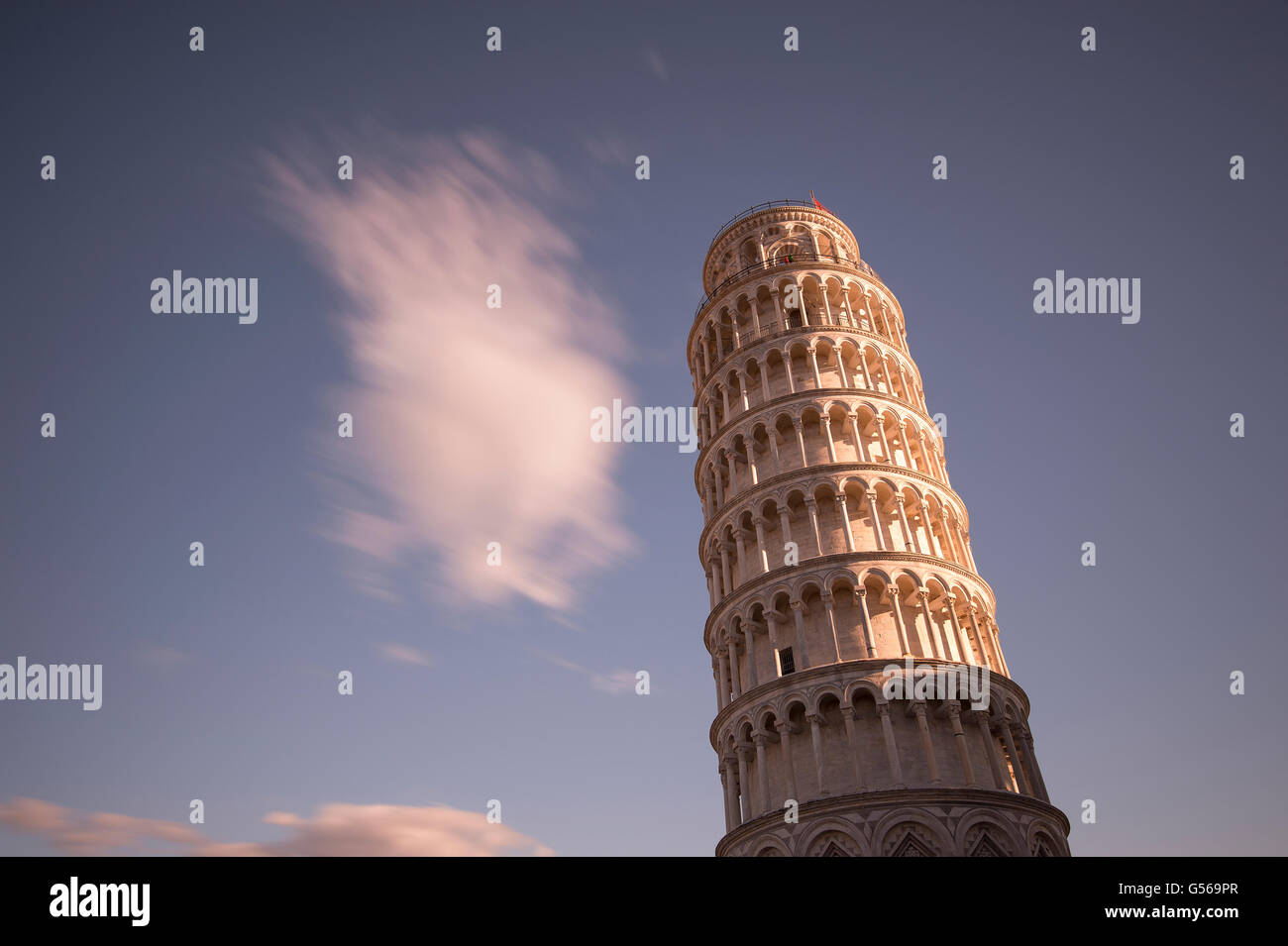 Leaning tower of Pisa with wispy cloud and blue sky Stock Photo - Alamy
