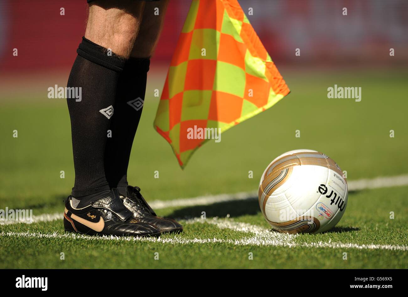 Matchball assistant referee hi-res stock photography and images - Alamy