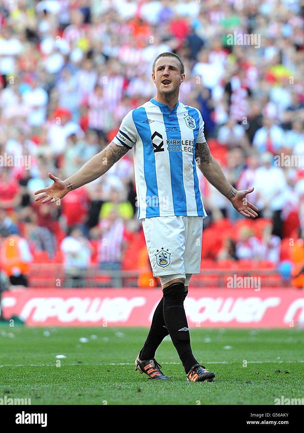 Huddersfield towns peter clarke celebrates scoring penalty in the shoot ...