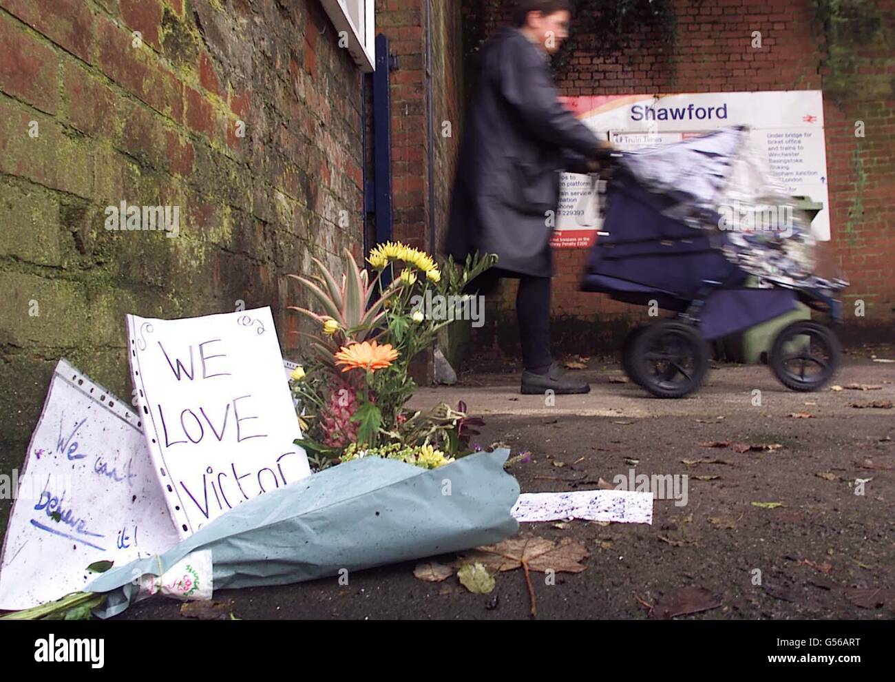 Floral tributes at the scene in Shawford, Hampshire, of sit-com star ...